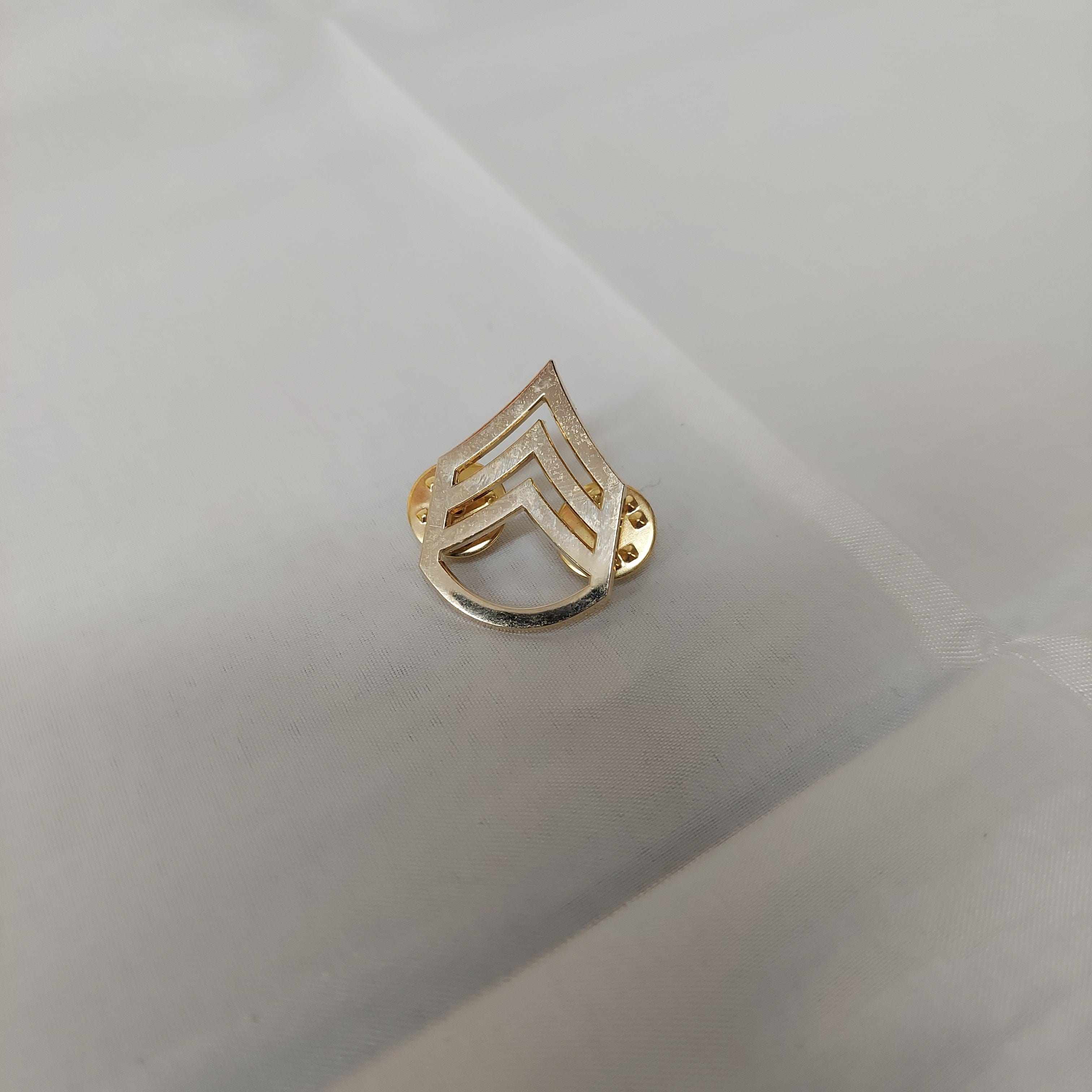 Army Staff Sargent E6 Rank Insignia Pin – The Command Bunker