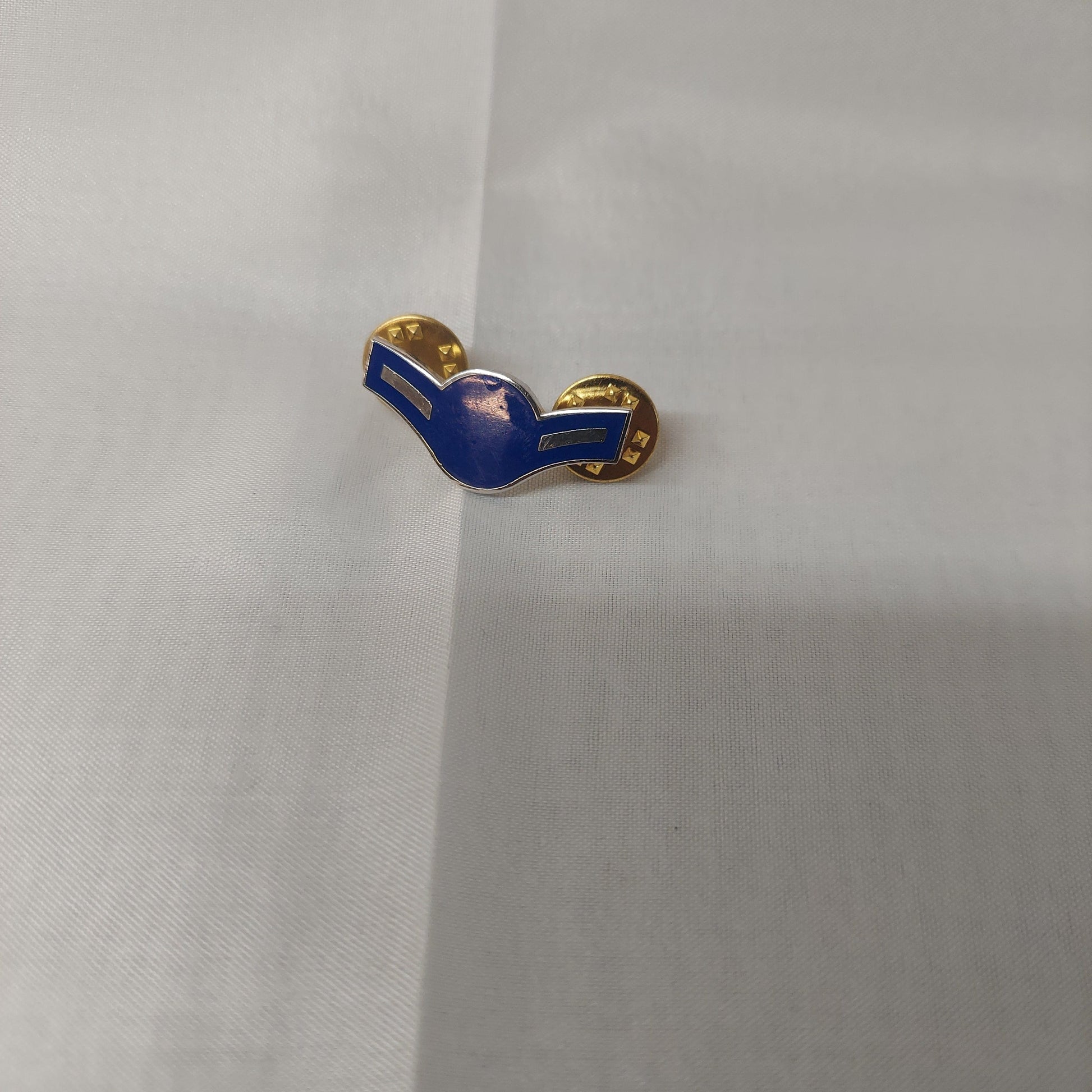 USAF Older Airman E2 Rank Insignia Pin – The Command Bunker