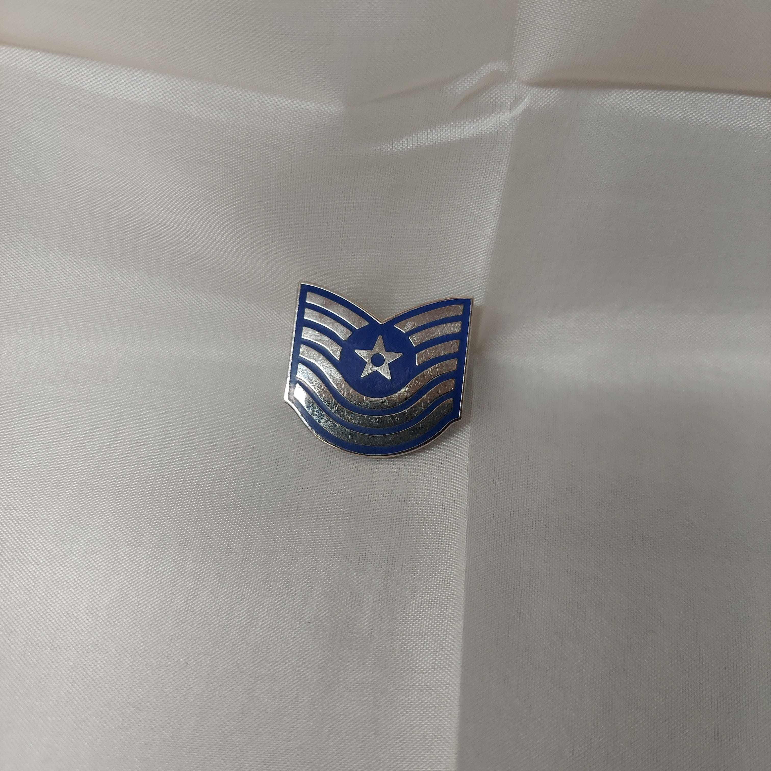 Master Sargent E7 "older" Rank Insignia Pin USAF Master Sargent E7 "ol ...